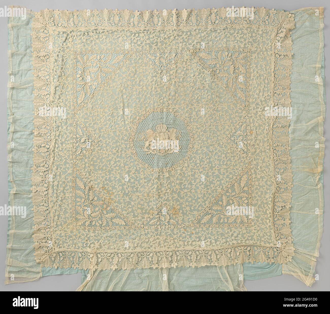 Spreads. Spray of needle and dick side with Belgian weapon and spell ...