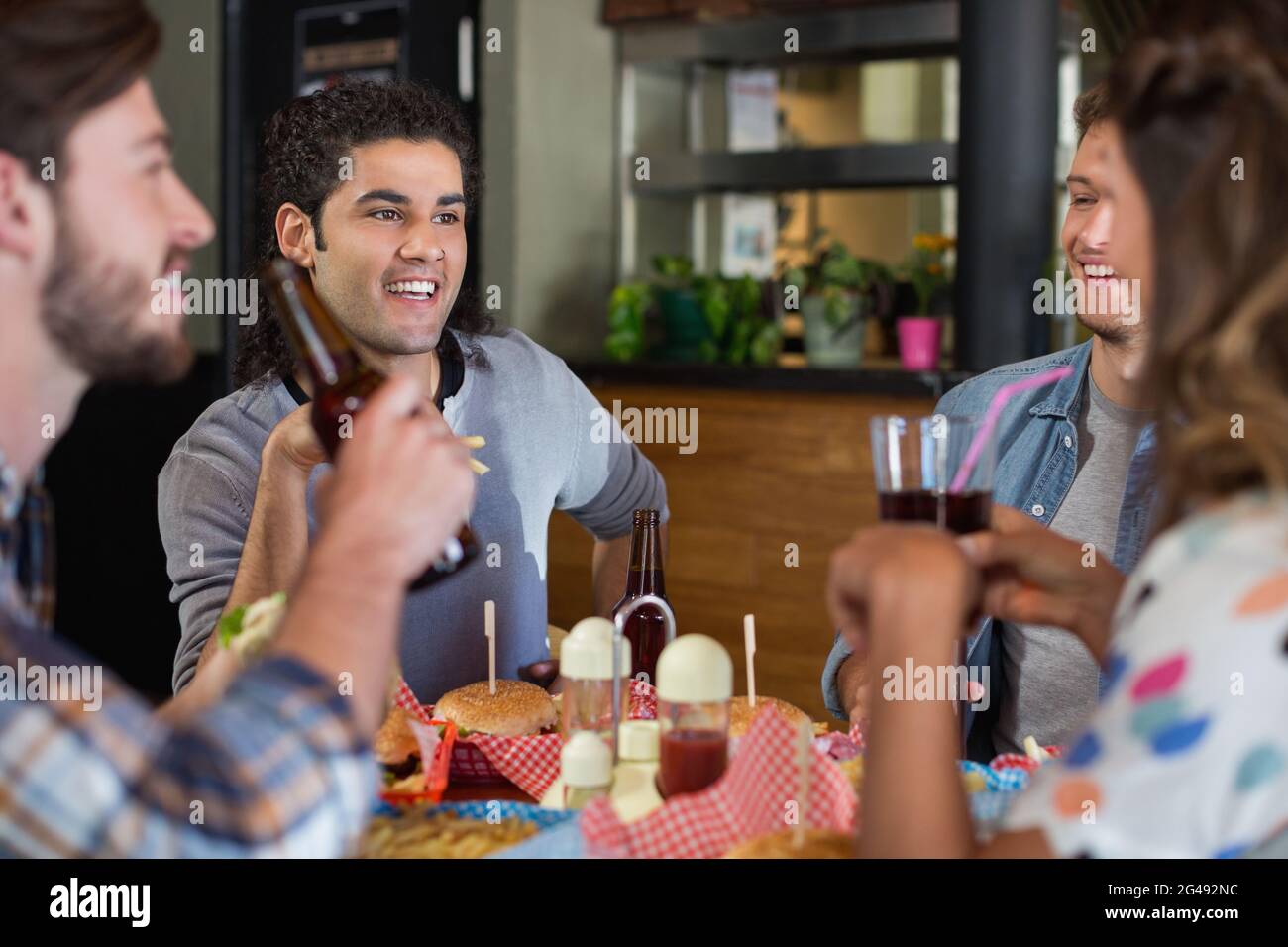 Friends four pub hi-res stock photography and images - Alamy