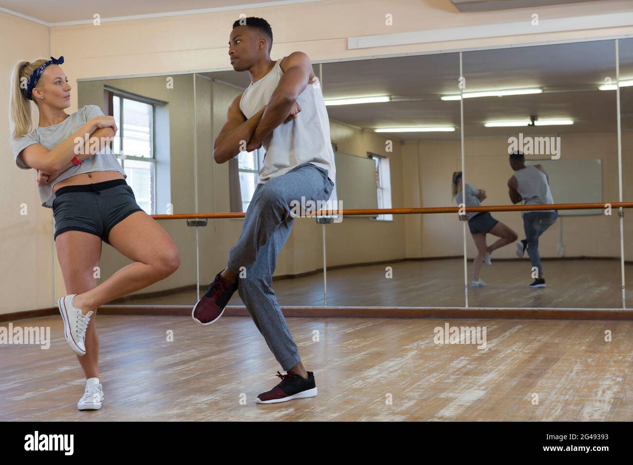 Female dancer friend practicing hi-res stock photography and images - Alamy