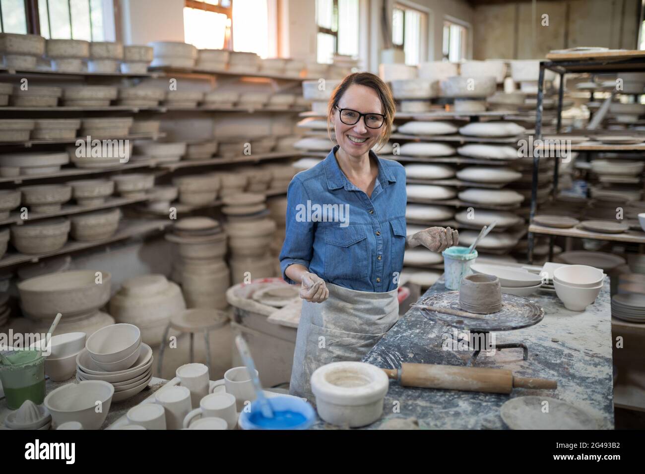 Portrait of female potter molding a clay Stock Photo - Alamy