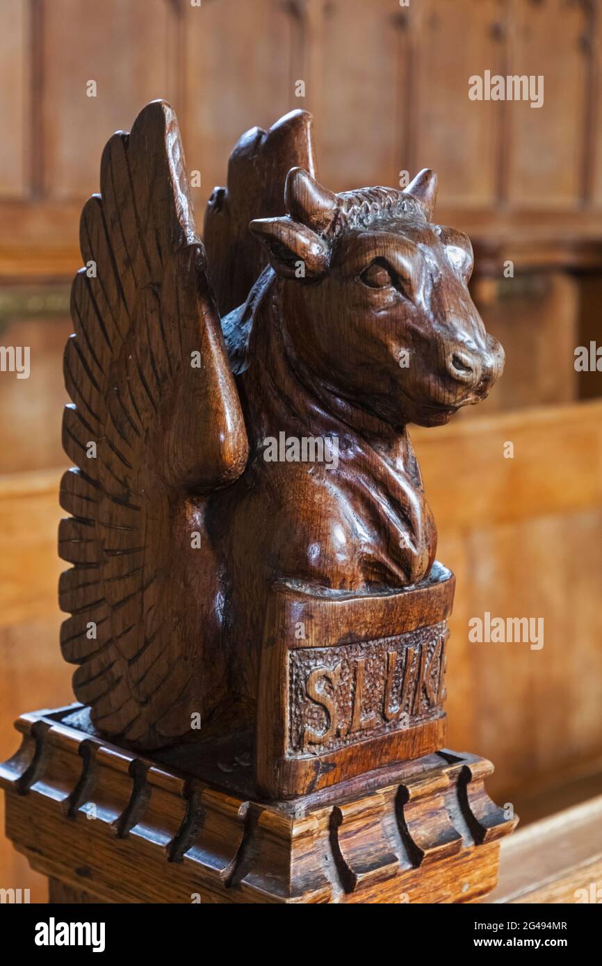 Carved wood pew hi-res stock photography and images - Alamy