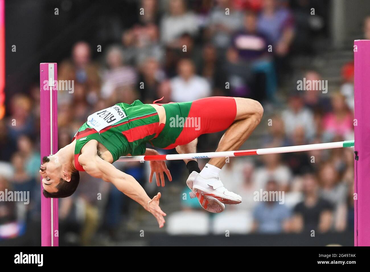 Salto alto hi-res stock photography and images - Alamy