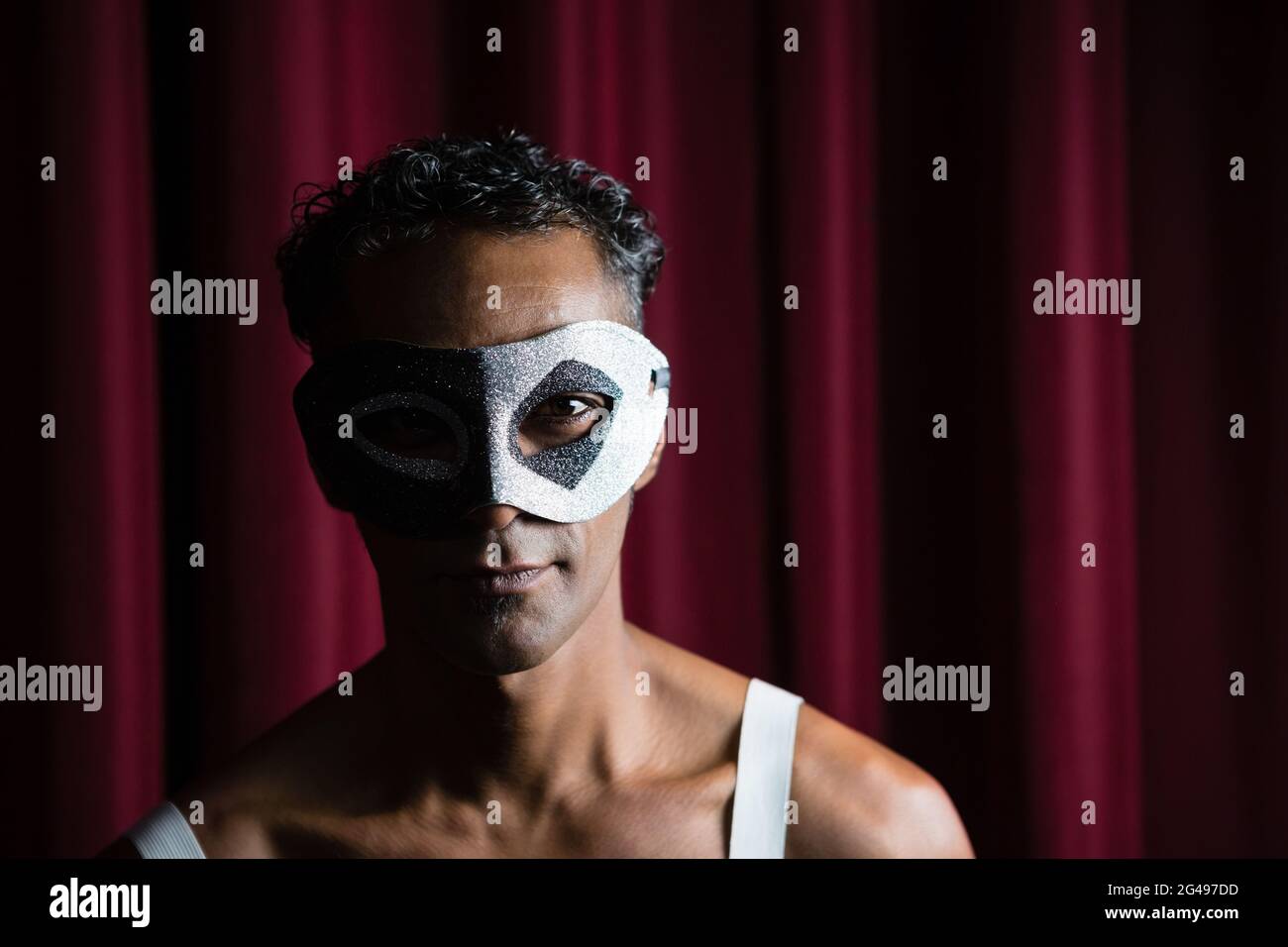 Man wearing masquerade mask Stock Photo - Alamy