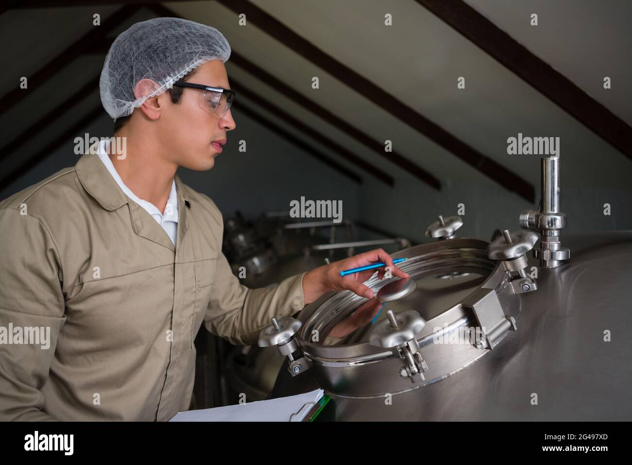 Male worker examining storage hi-res stock photography and images - Alamy