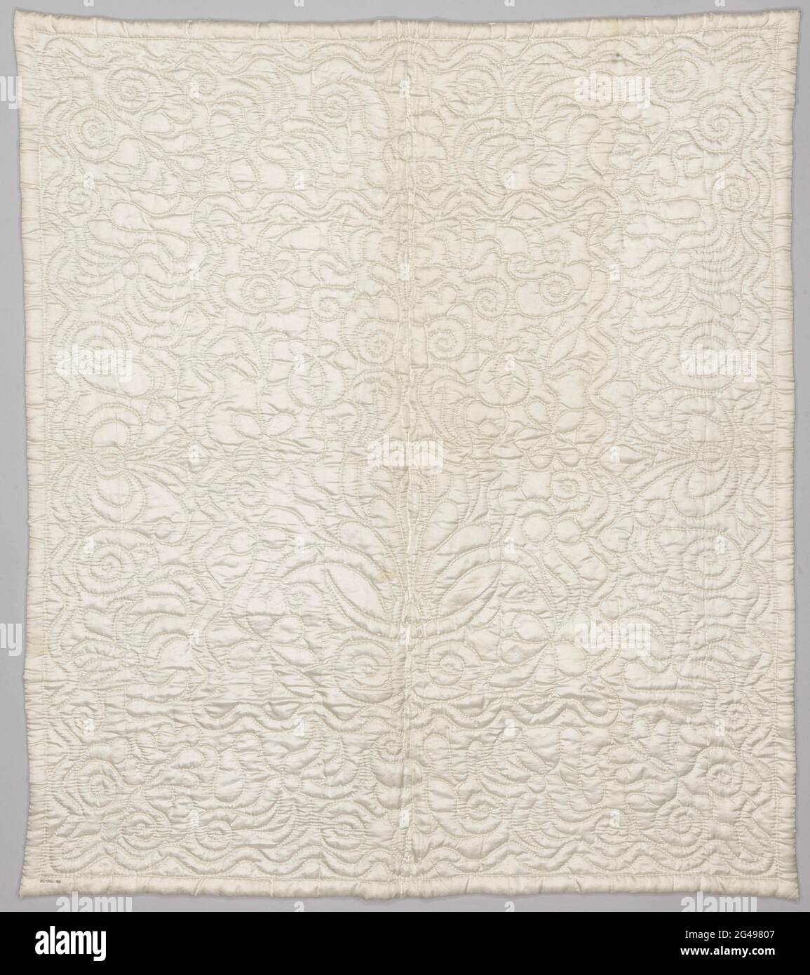 Bedspread with pattern of volutes. Children's sprei of stitched Ecru ...