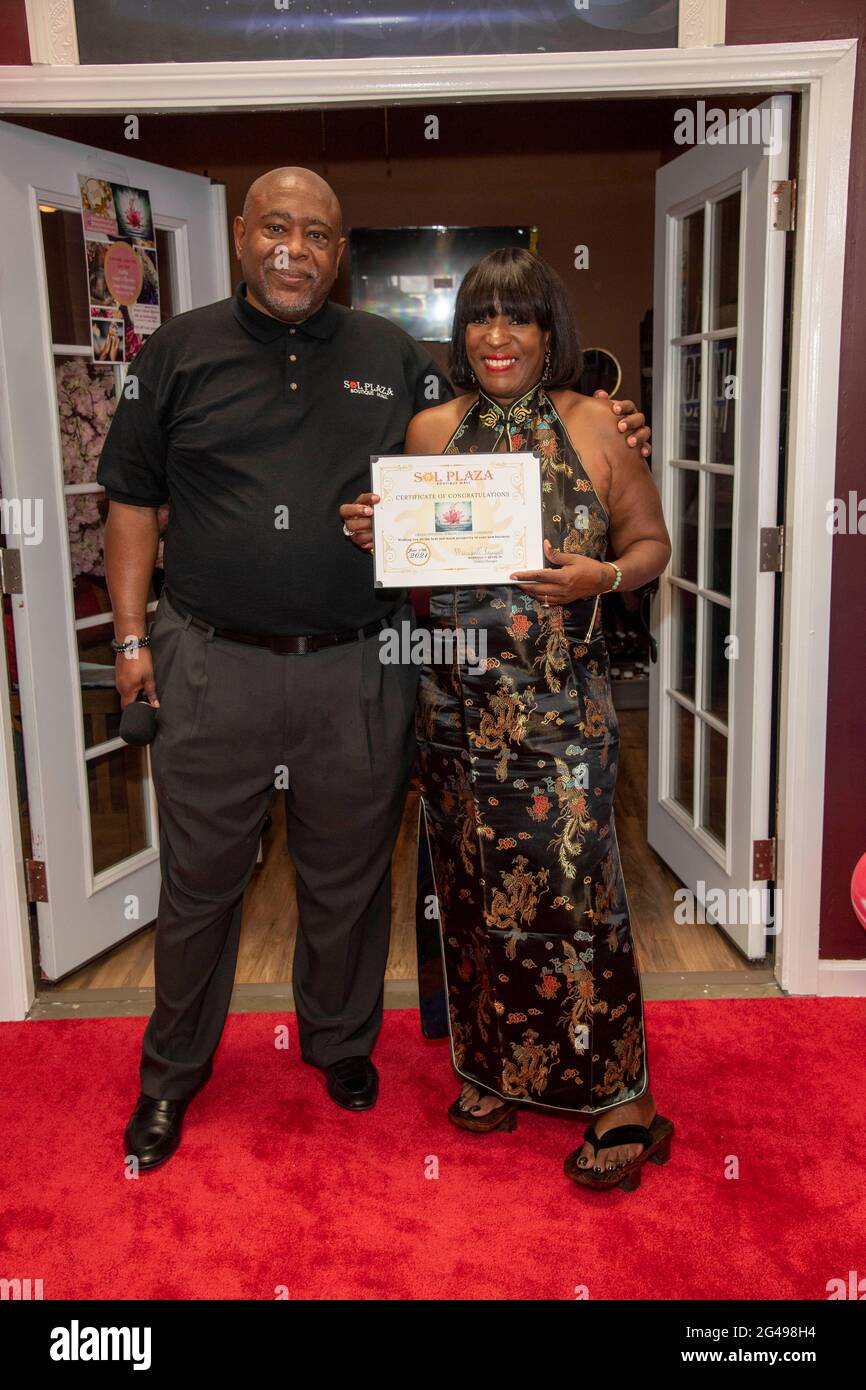 Receives certificate hi-res stock photography and images - Alamy