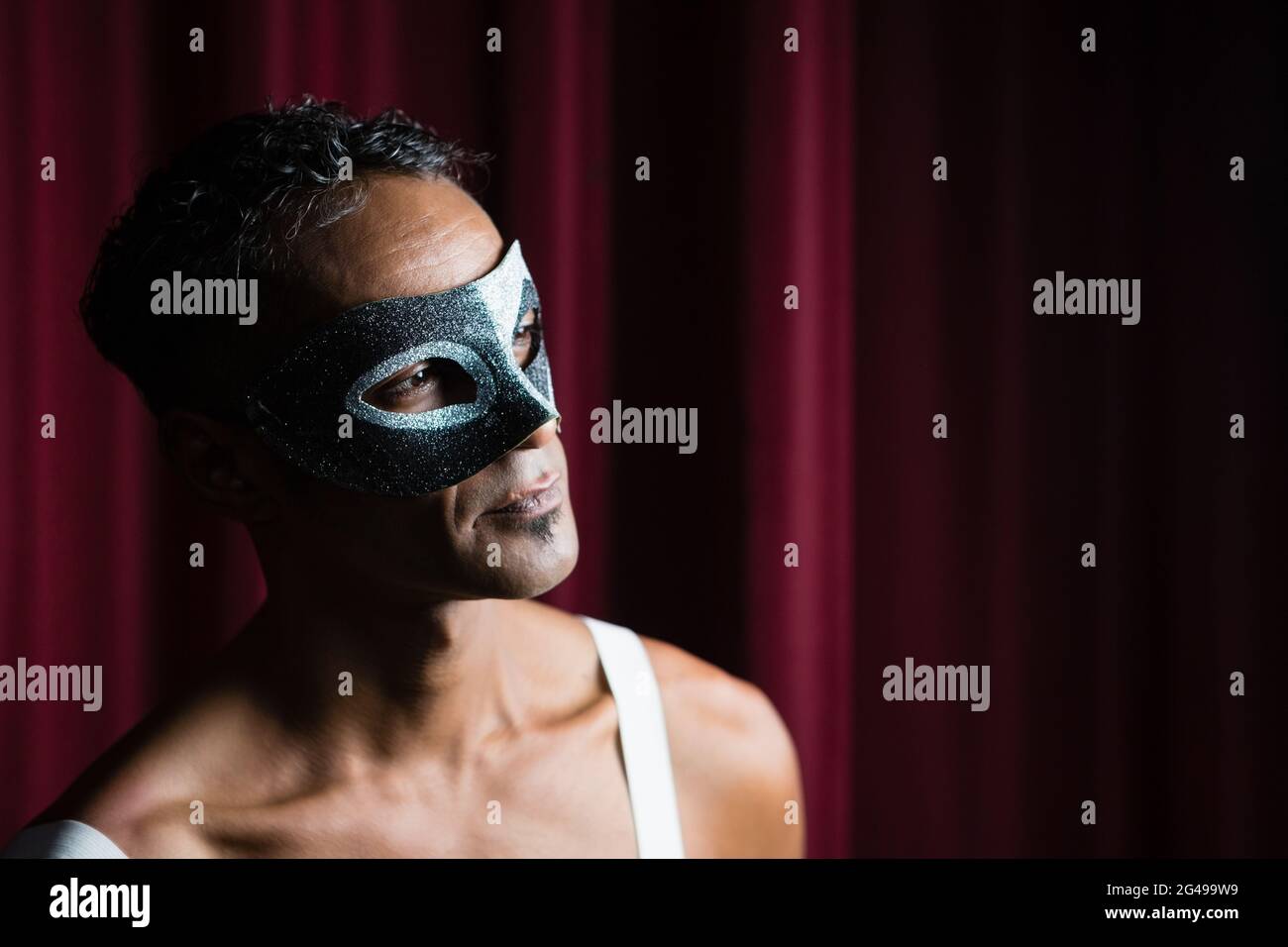 Man wearing masquerade mask Stock Photo - Alamy