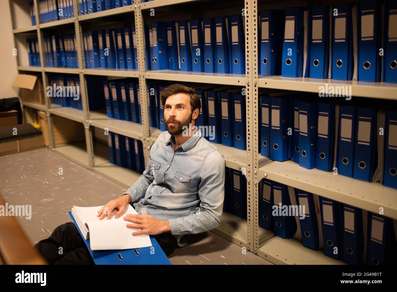 File unsure hi-res stock photography and images - Alamy