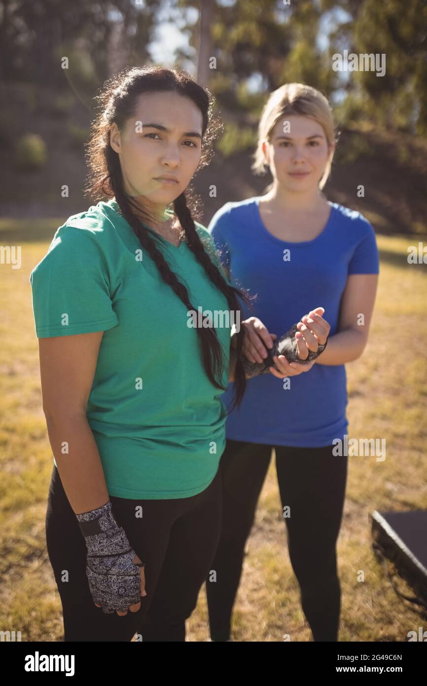 Tying band hi-res stock photography and images - Alamy