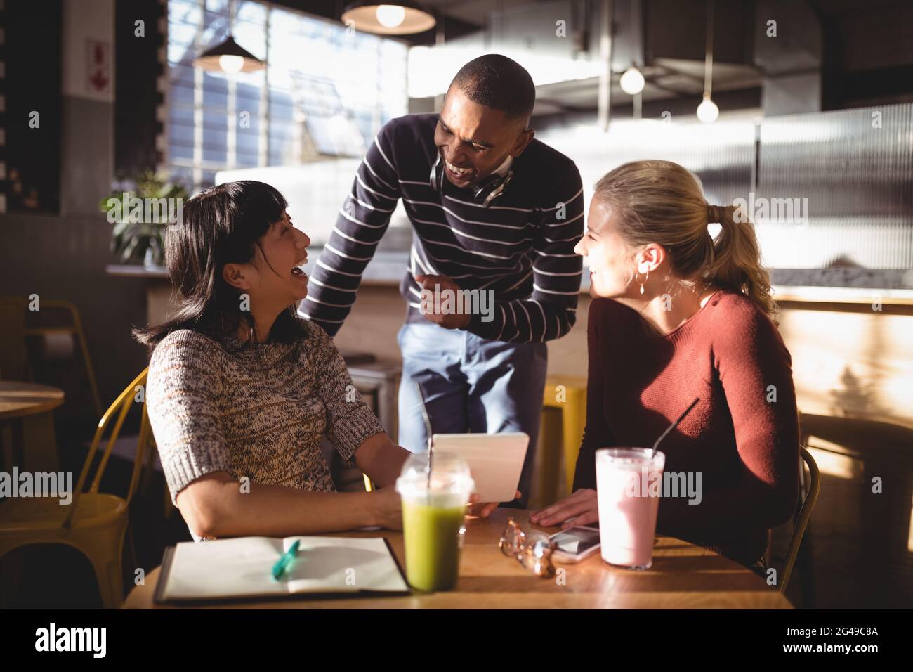 Friends drinking coffee juice talking hi-res stock photography and ...