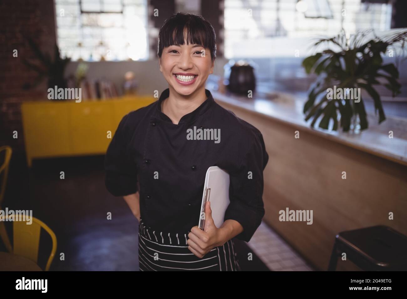 Portrait smiling waitress clipboard hi-res stock photography and images ...