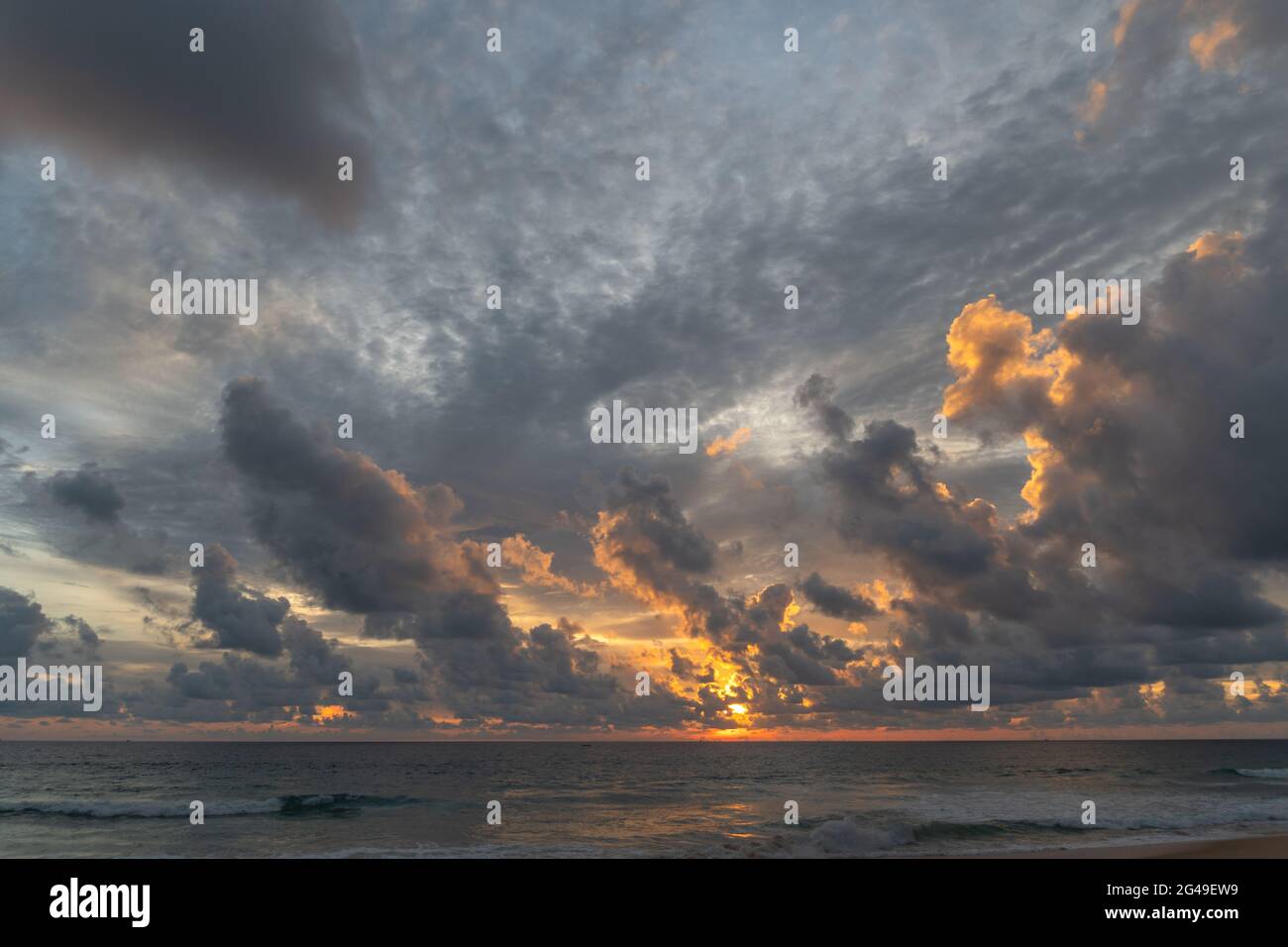 Timelapse over ocean hi-res stock photography and images - Alamy
