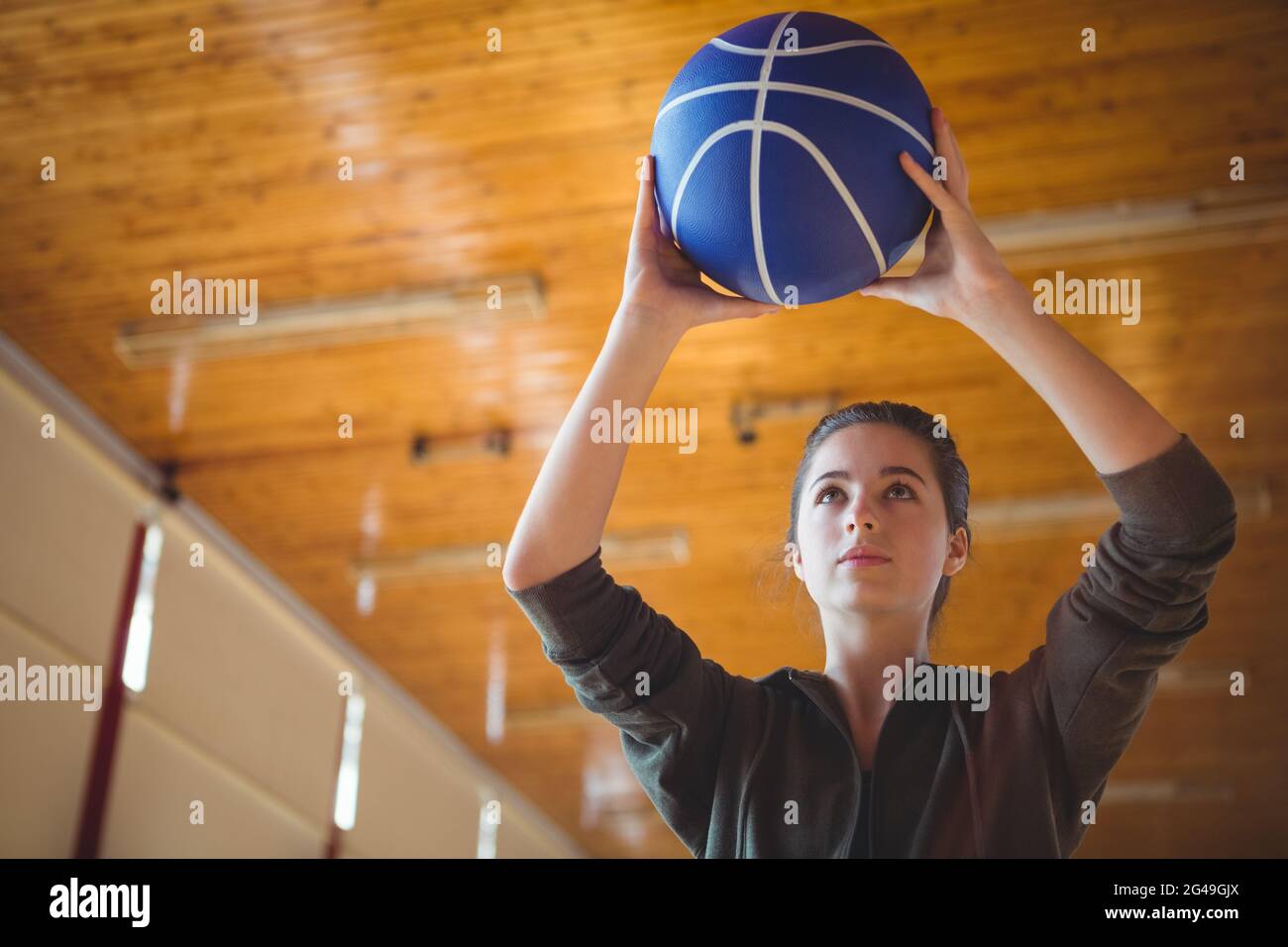 Close up female basketball player hi-res stock photography and images ...