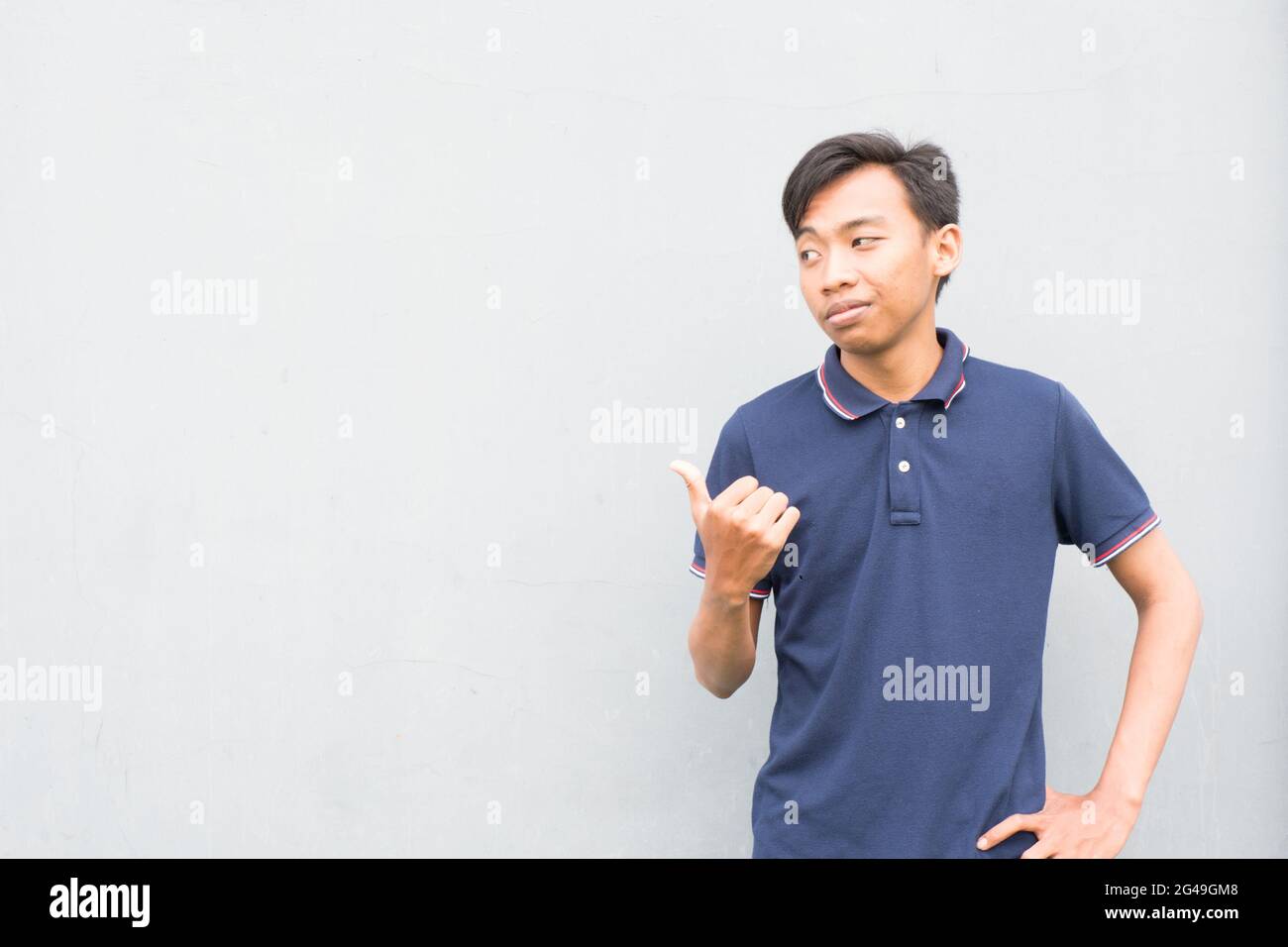 Man pointing with left hand hi-res stock photography and images - Alamy