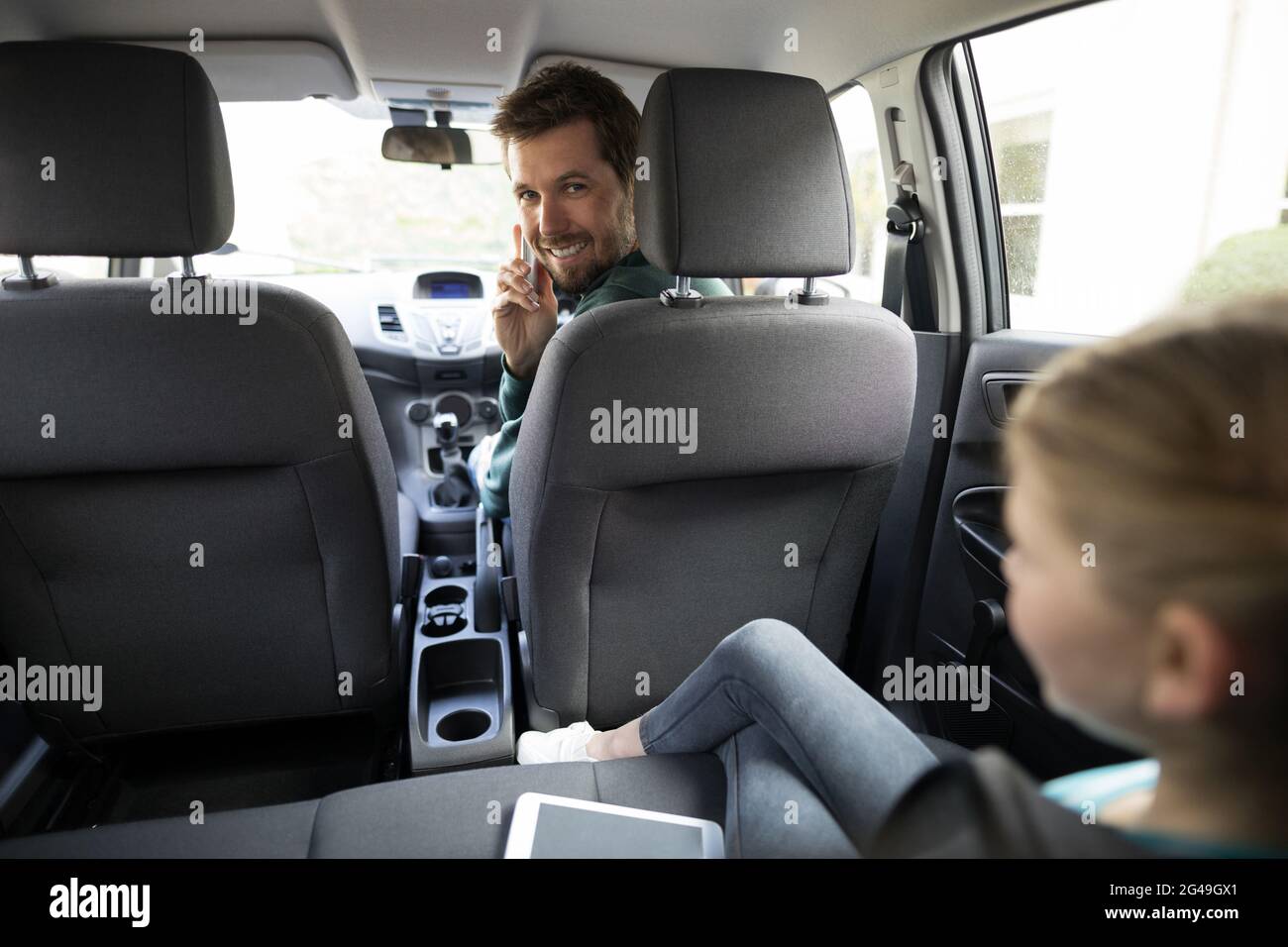 Parent child talking car hi-res stock photography and images - Alamy