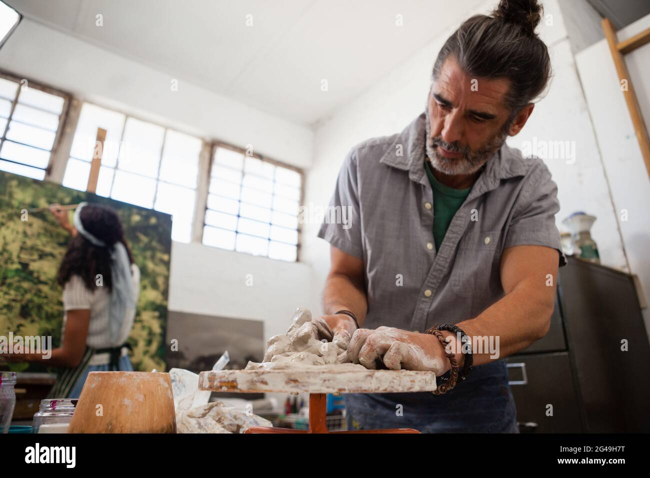 Man painting ceramic vase hi-res stock photography and images - Alamy