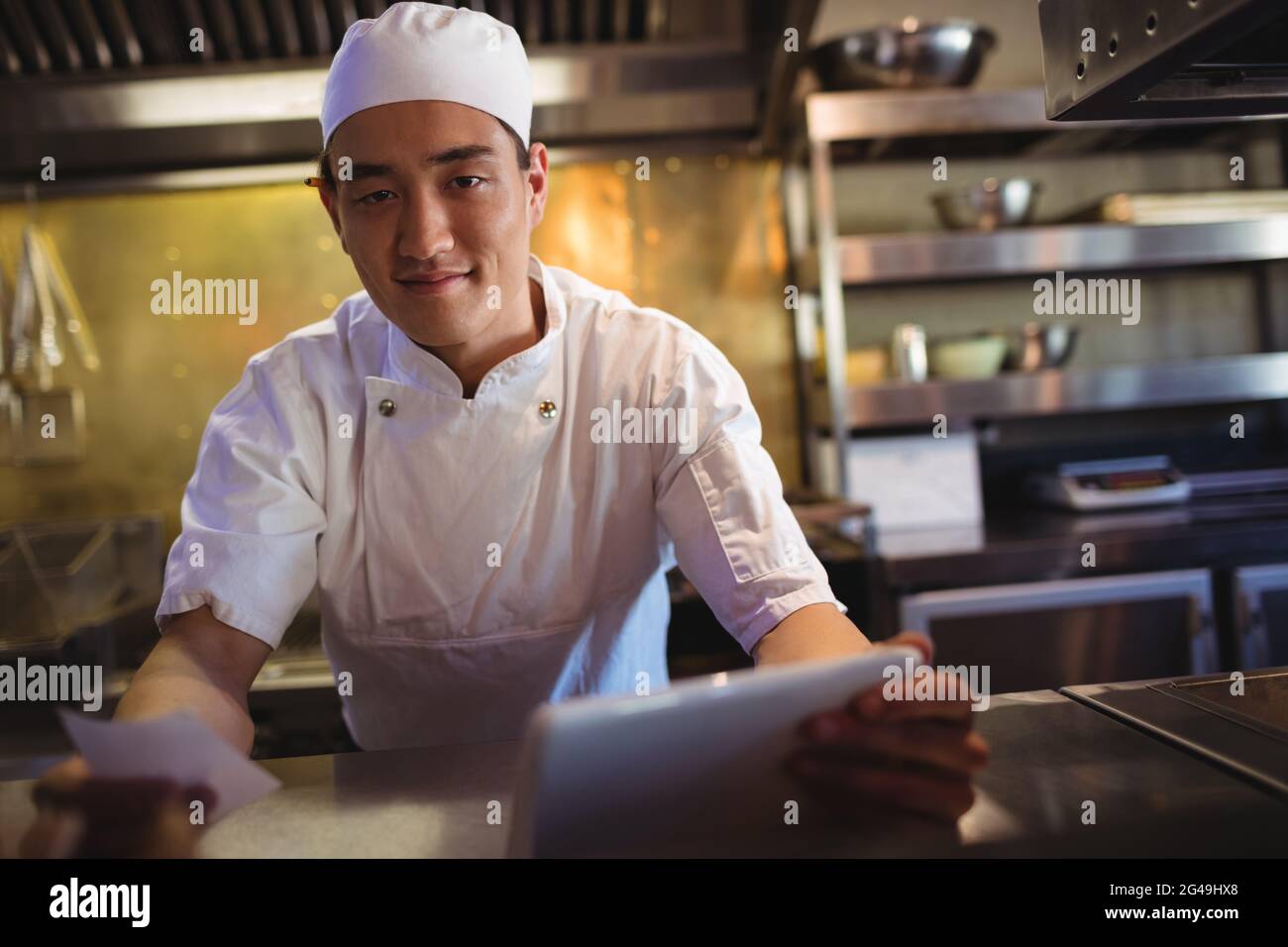 Commercial kitchen screen hi-res stock photography and images - Alamy