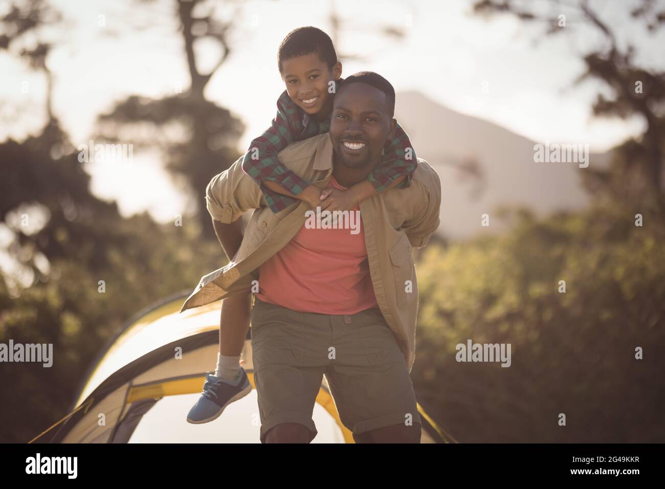 Piggyback shoulder ride hi-res stock photography and images - Alamy