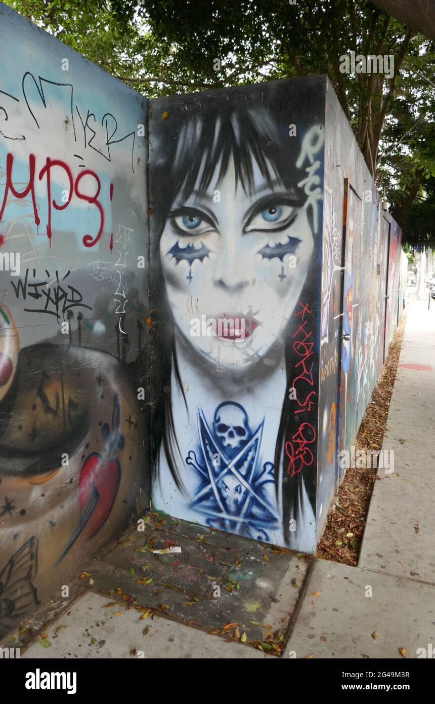 Elvira, mistress of the dark hi-res stock photography and images - Alamy