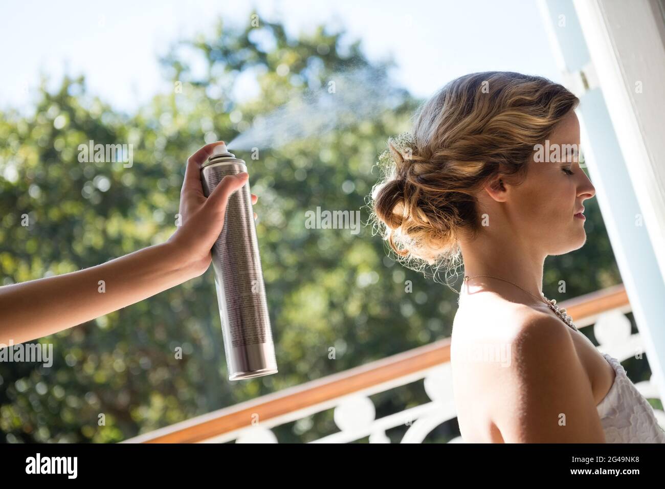 Applying hairspray hi-res stock photography and images - Alamy