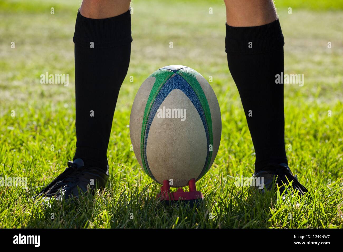 Low section rugby player hi-res stock photography and images - Alamy