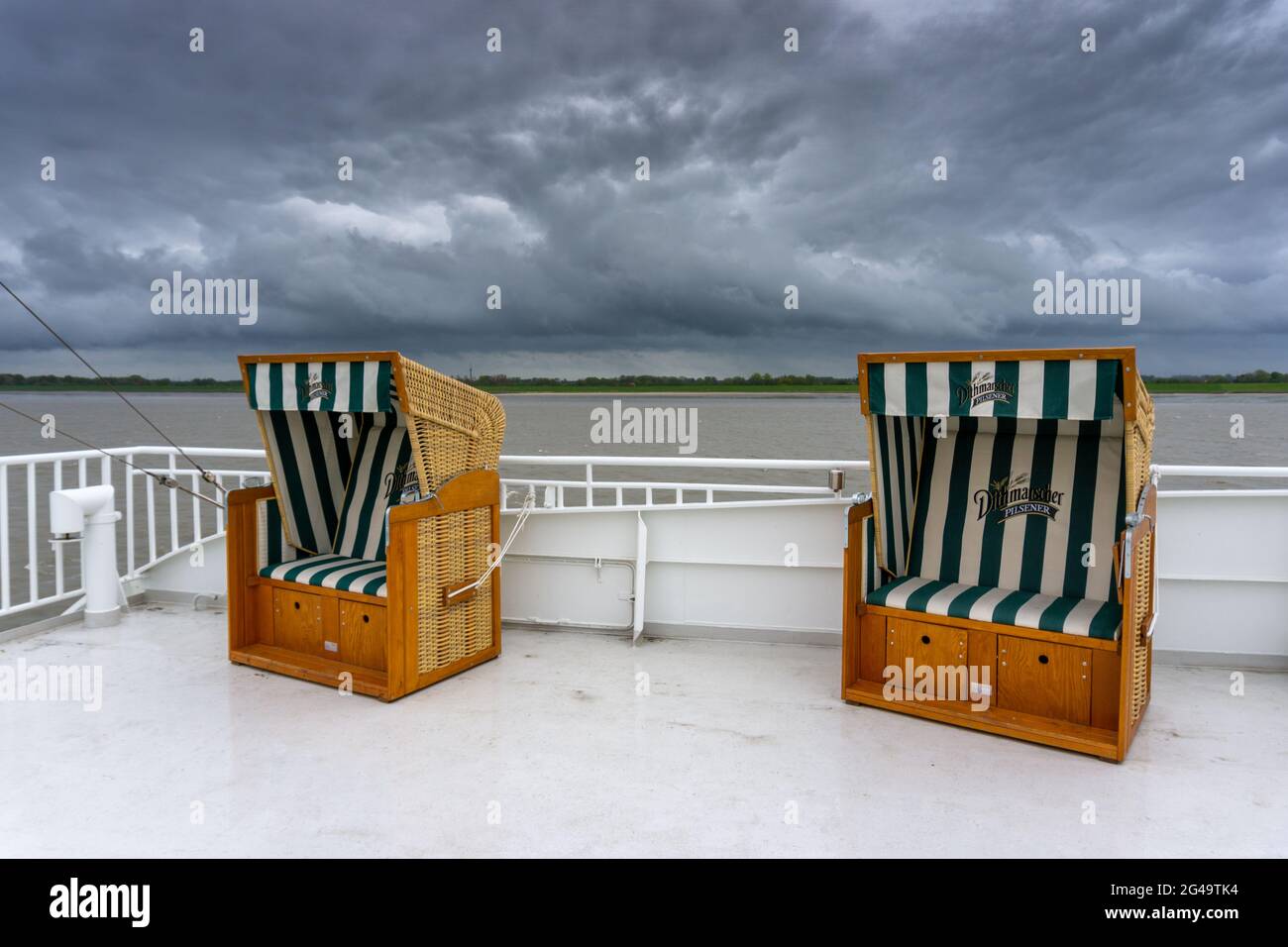 Open air deck hi-res stock photography and images - Alamy