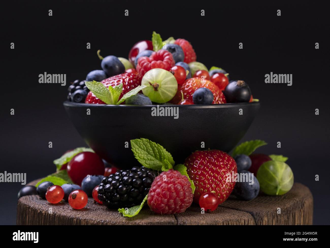 Wild black raspberry hi-res stock photography and images - Alamy