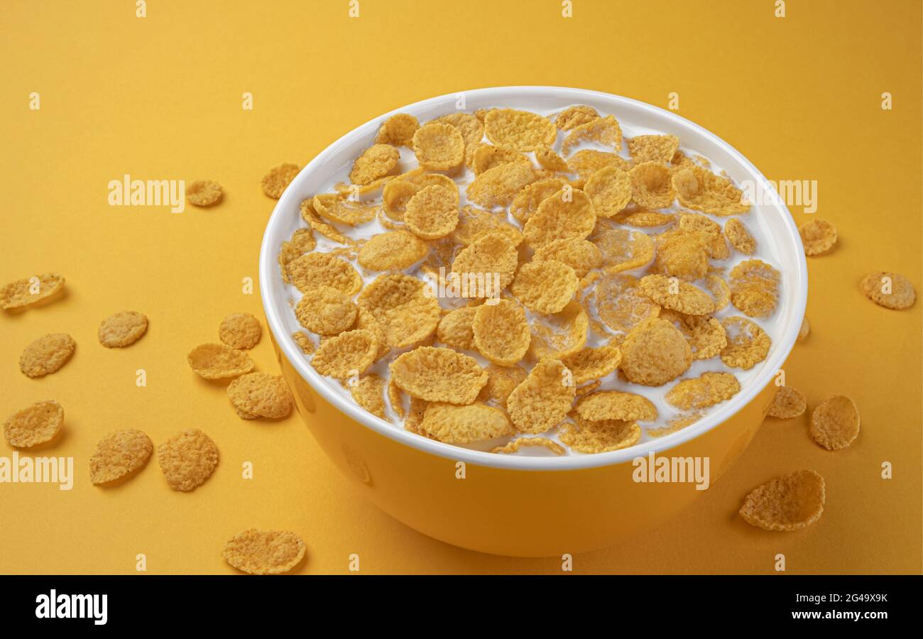 Cereal corn flakes hi-res stock photography and images - Alamy