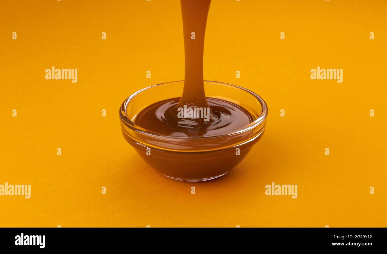 Pouring sauce hi-res stock photography and images - Alamy