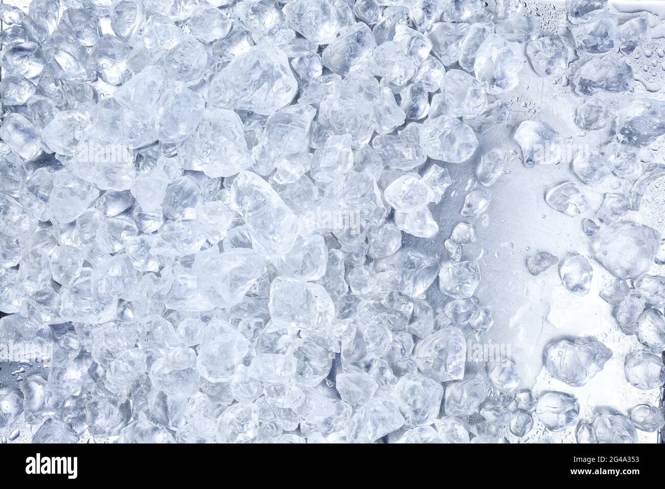 Crushed ice background Stock Photo - Alamy