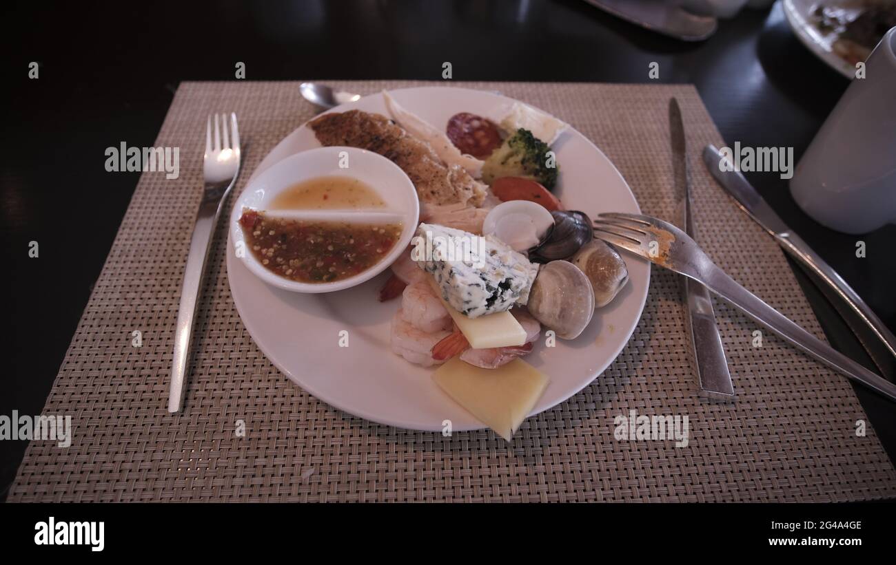 food buffet smorgasbord hotel restaurant in Pattaya Thailand all you ...