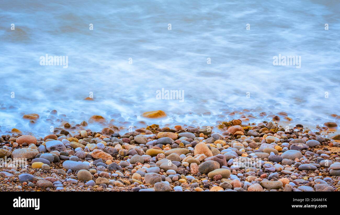 Waves crashing onto a pebble beach (slow shutter speed effect Stock ...