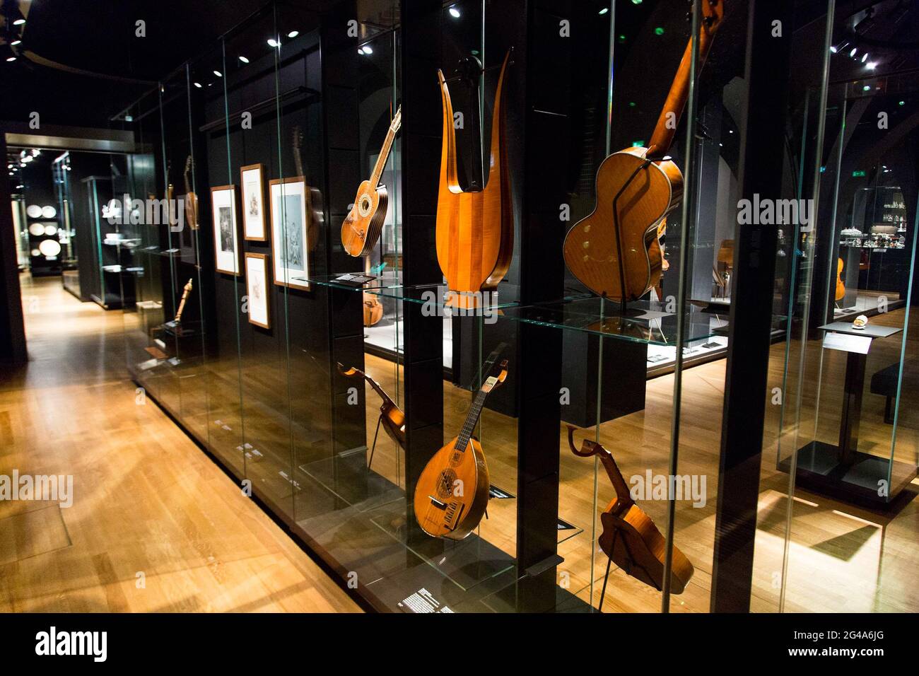 Showcase wind instruments in hi-res stock photography and images - Alamy