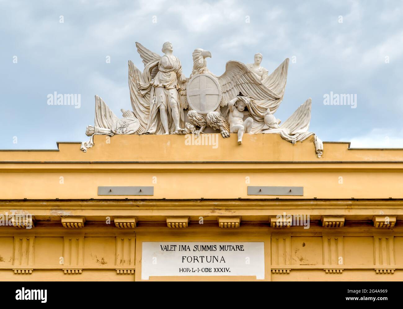 Historical historic medieval building hi-res stock photography and ...