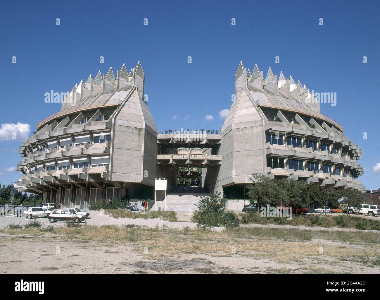 EXTERIOR - EDIFICIO TAMBIEN CONOCIDO COMO LA CORONA DE ESPINAS - 1968 ...