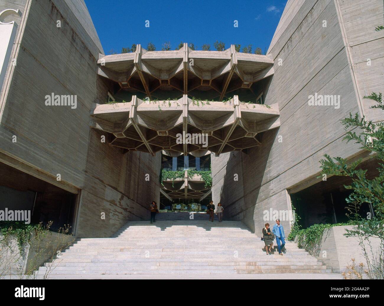 EXTERIOR - ESCALINATA DE LA ENTRADA - 1968. Author: HIGUERAS FERNANDO ...