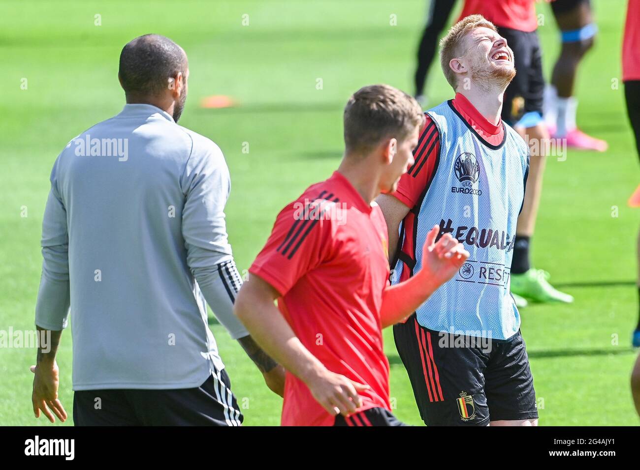 Belgium's assistant coach Thierry Henry and Belgium's Kevin De Bruyne ...