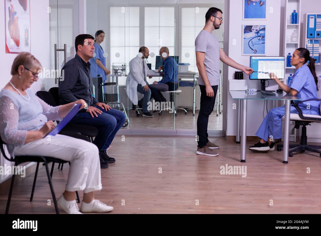 Crowded waiting room doctor hi-res stock photography and images - Alamy