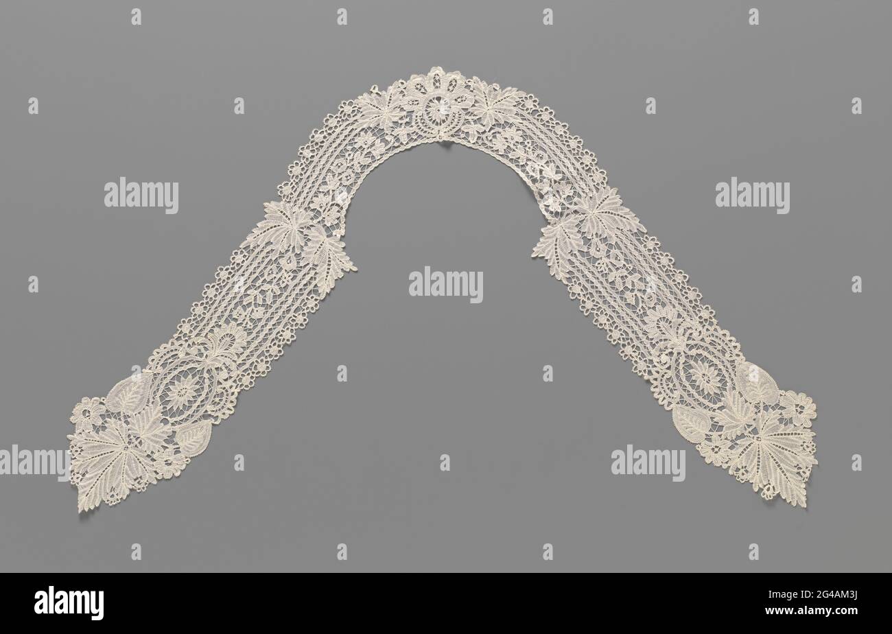 Collar of dosery symmetrical pattern with incised leaves at the tips ...