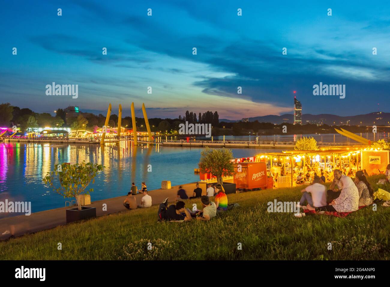 Wien, Vienna: recreational area Copa Beach at river Neue Donau (New ...
