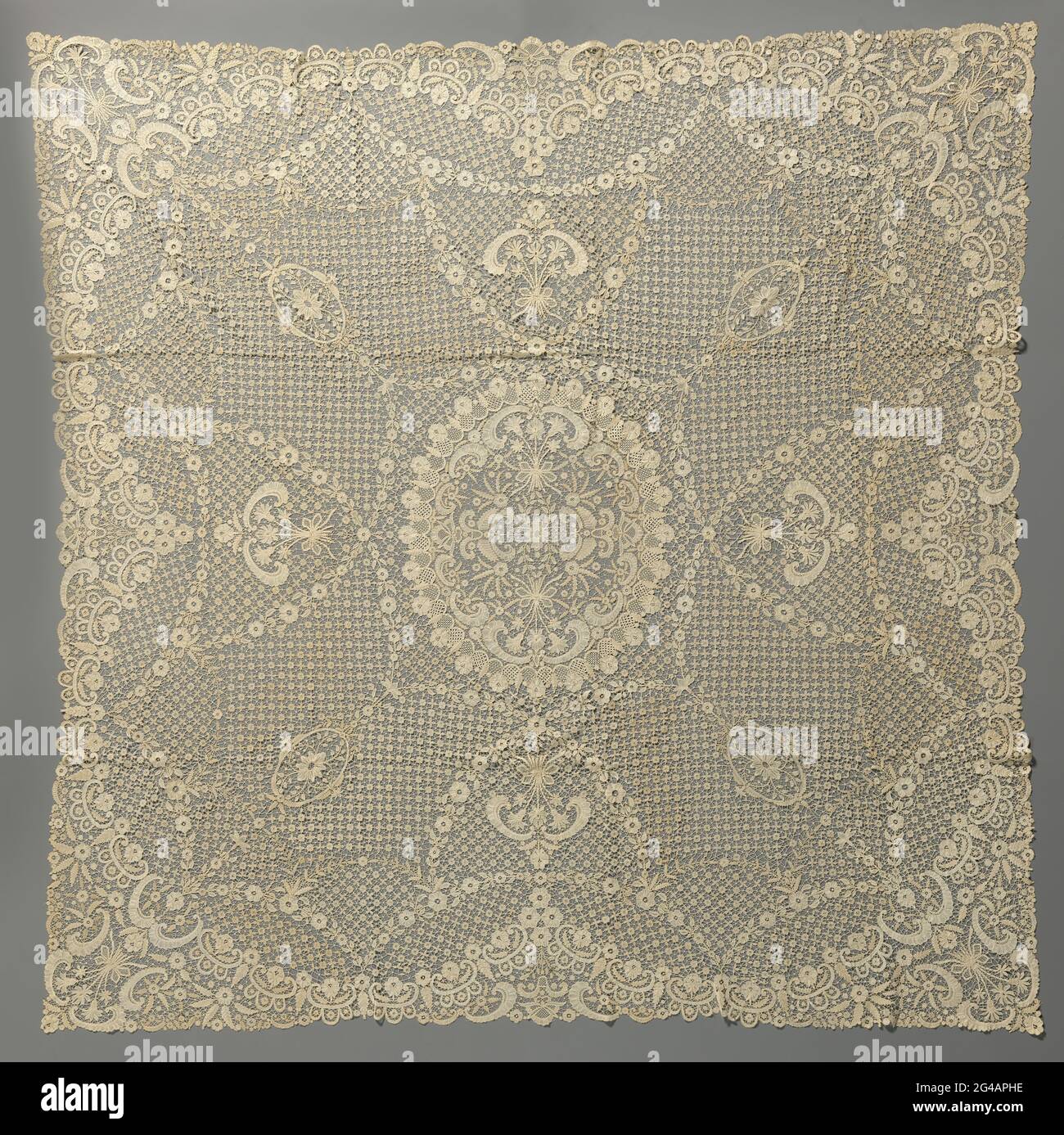 Toothed edge leaf hi-res stock photography and images - Alamy