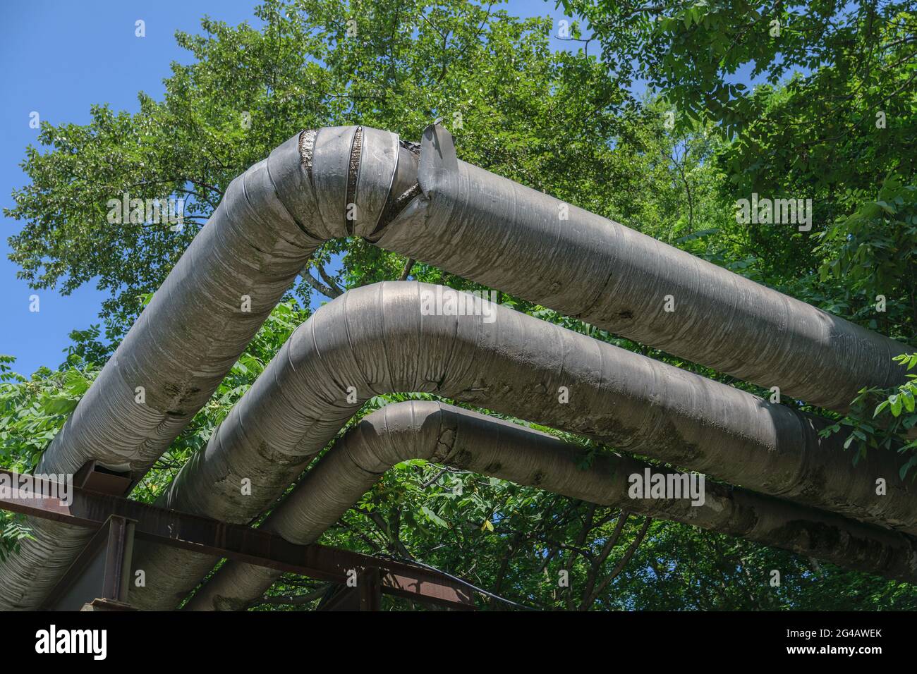 Rusty pipeline hi-res stock photography and images - Alamy