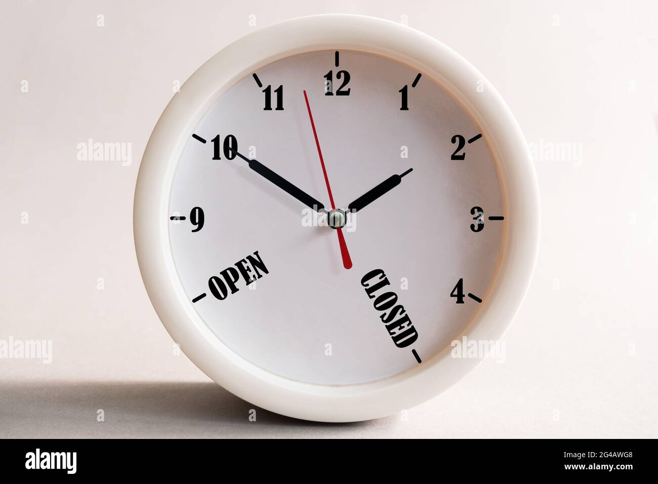 Clock in office wall hi-res stock photography and images - Alamy