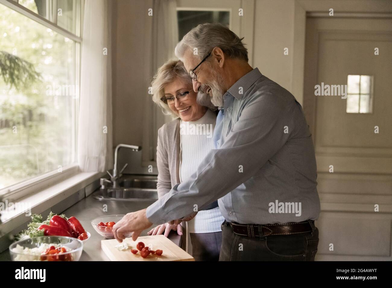 Funny old woman cook hi-res stock photography and images - Alamy