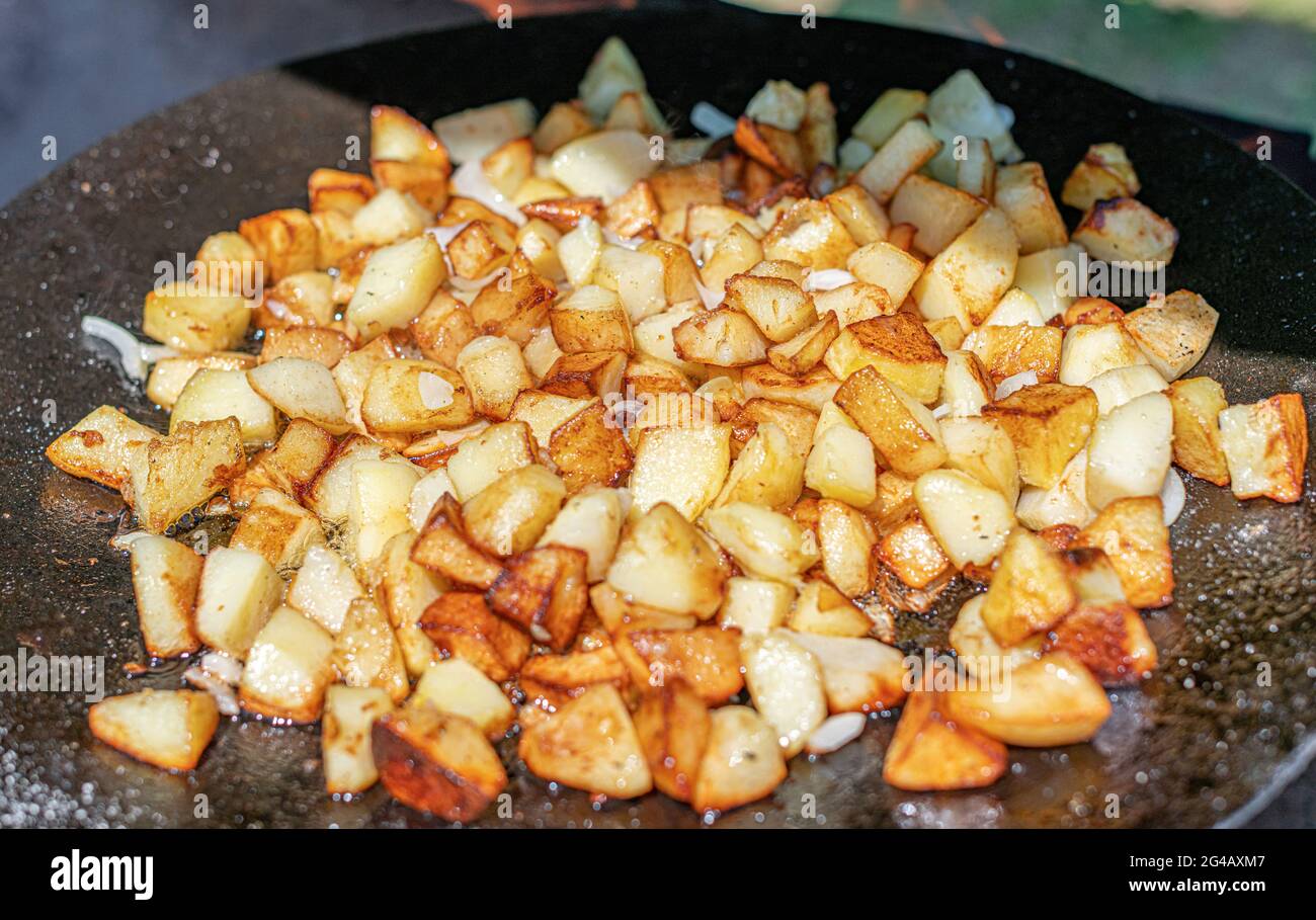 Fried potatoes on a fire or grill Stock Photo - Alamy