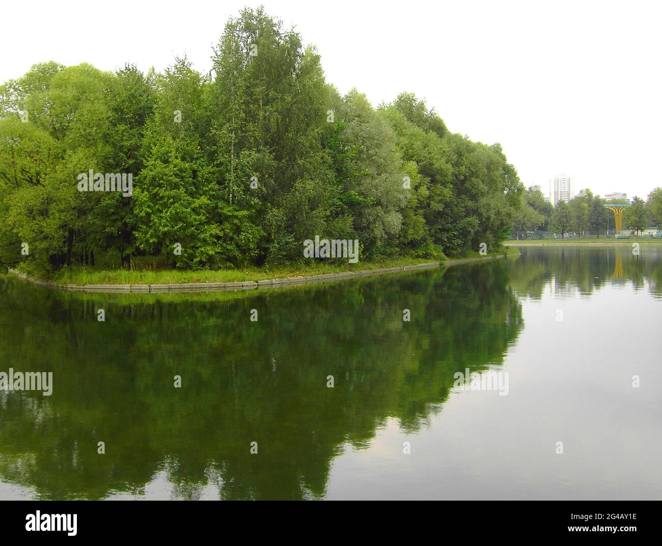 summer in city park at august Stock Photo - Alamy