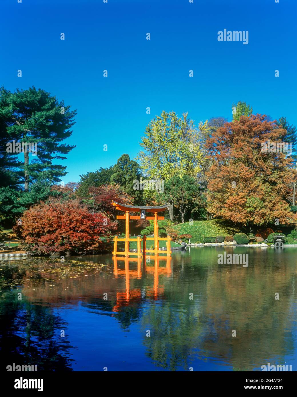 TORII GATEWAY JAPANESE HILL AND POND GARDEN BROOKLYN BOTANICAL GARDEN ...