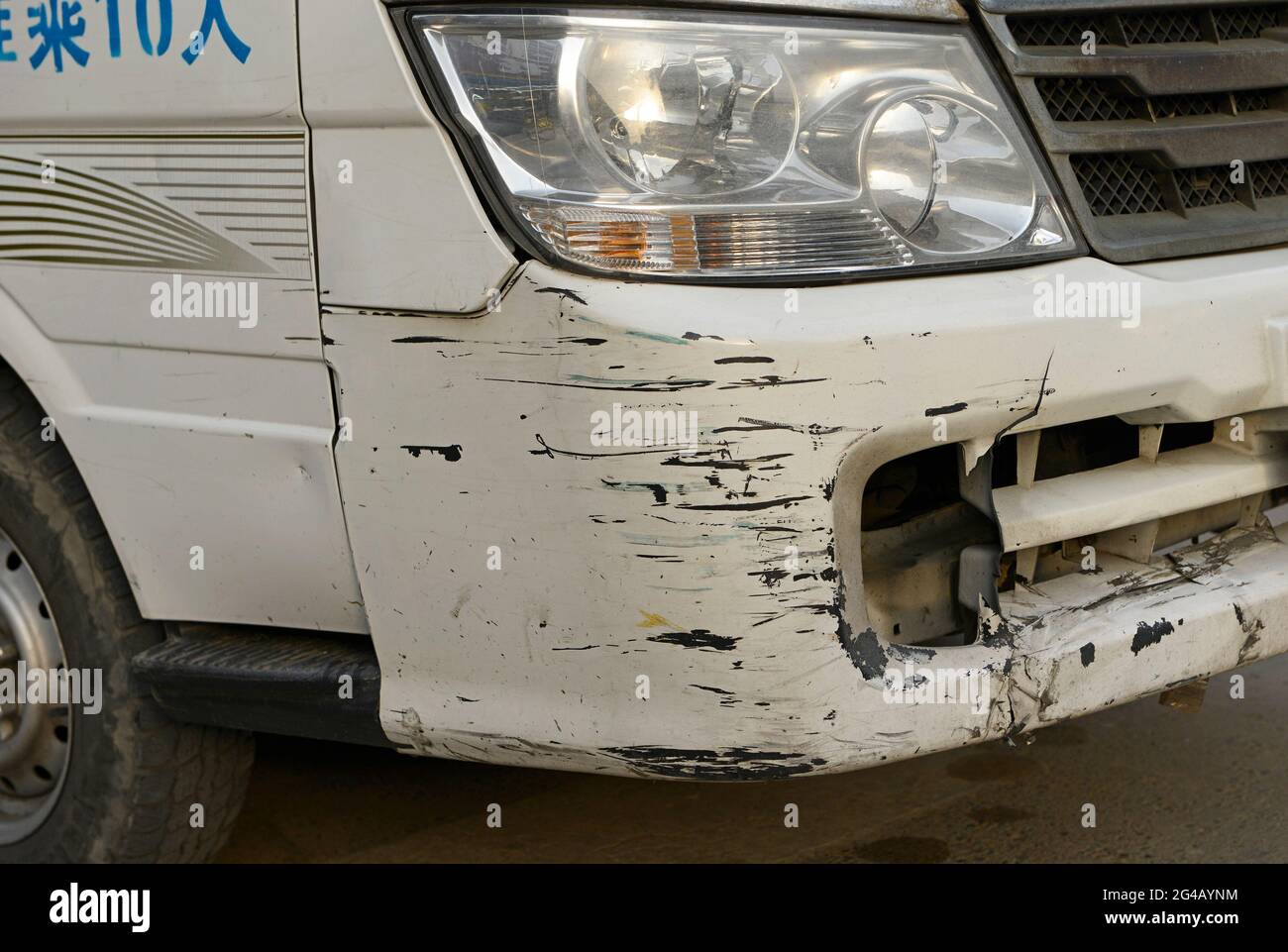 Bumper damaged hi-res stock photography and images - Alamy