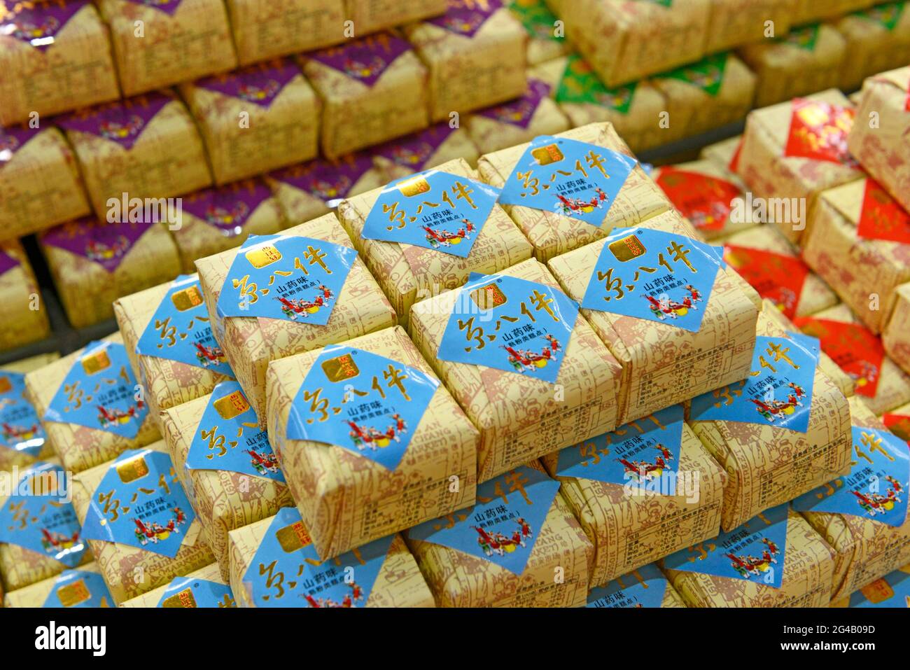 Individually wrapped sweets hi-res stock photography and images - Alamy