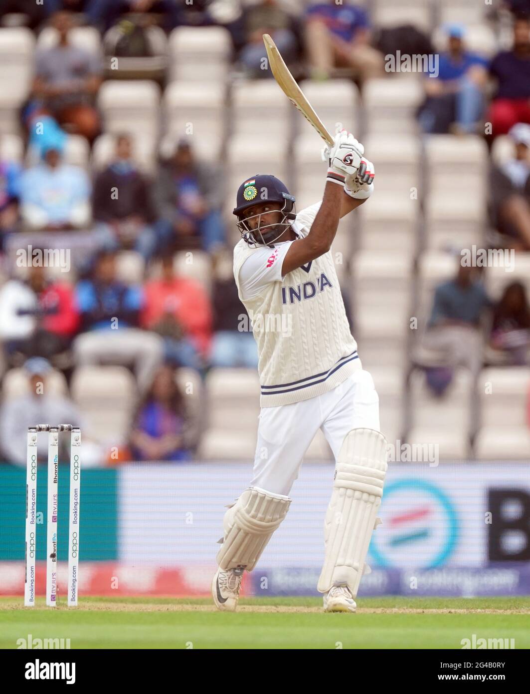 Ravichandran ashwin test hi-res stock photography and images - Alamy
